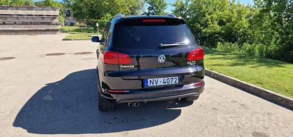 Black Volkswagen Tiguan 2014 in Riga, with an engine capacity of 2.00 L and mileage of 235 thousand km for 12300 €, photo 6 on AUTOMOTO.COM.LV