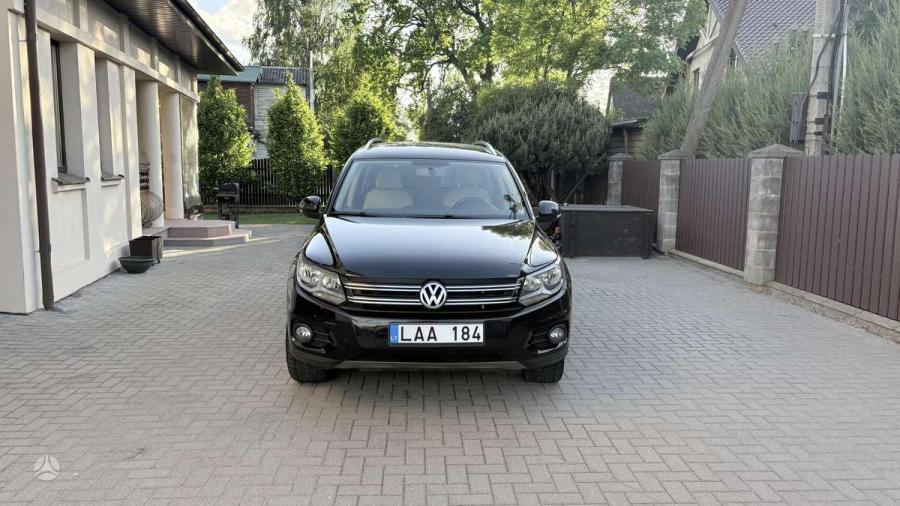 Black Volkswagen Tiguan 2014 in Kaunas, with an engine capacity of 1.98 L and mileage of 129 thousand km for 10400 €, photo 1 on AUTOMOTO.COM.LV