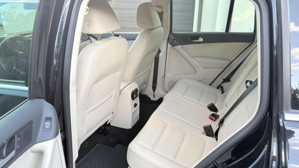 Black Volkswagen Tiguan 2014 in Kaunas, with an engine capacity of 1.98 L and mileage of 129 thousand km for 10400 €, photo 6 on AUTOMOTO.COM.LV