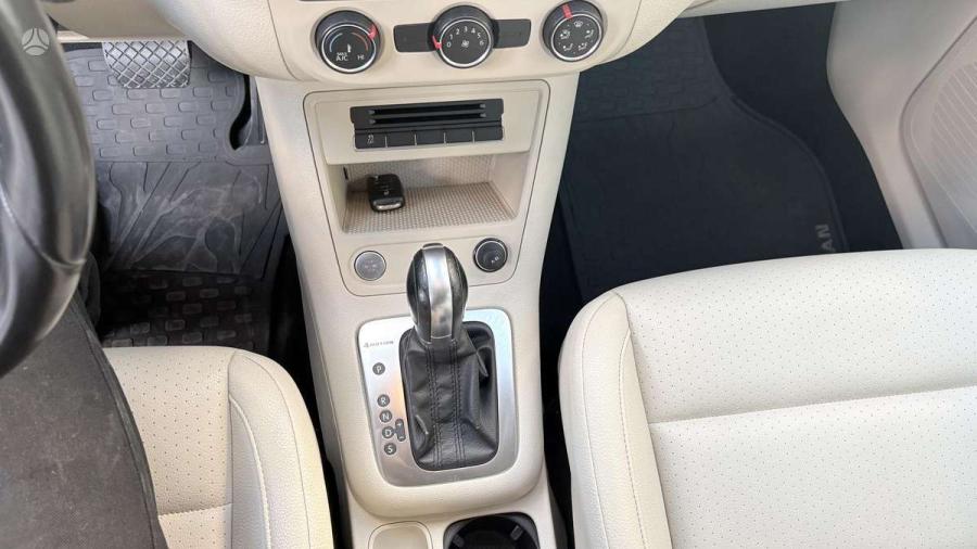 Black Volkswagen Tiguan 2014 in Kaunas, with an engine capacity of 1.98 L and mileage of 129 thousand km for 10400 €, photo 12 on AUTOMOTO.COM.LV