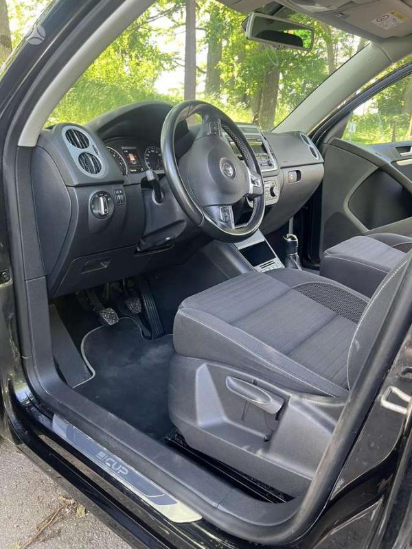 Melns Volkswagen Tiguan 2014 Jurbarkas, ar dzinēja tilpumu 2.00 L un nobraukumu 160 tūkst. km par 10400 €, foto 6 vietnē AUTOMOTO.COM.LV