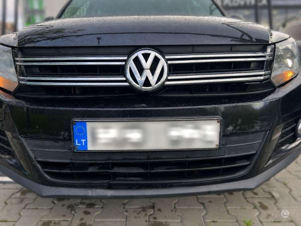 Black Volkswagen Tiguan 2014 in Vilnius, with an engine capacity of 1.39 L and mileage of 210 thousand km for 6300 €, photo 3 on AUTOMOTO.COM.LV