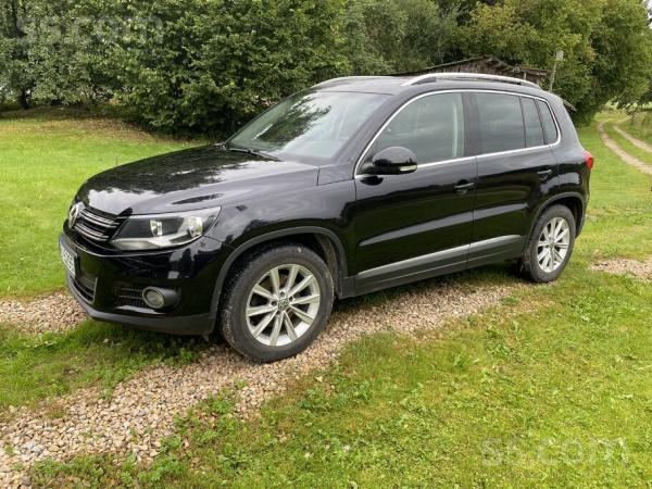 Black Volkswagen Tiguan 2014 in Aizkraukle, with an engine capacity of 2.00 L and mileage of 267 thousand km for 9550 €, photo 2 on AUTOMOTO.COM.LV