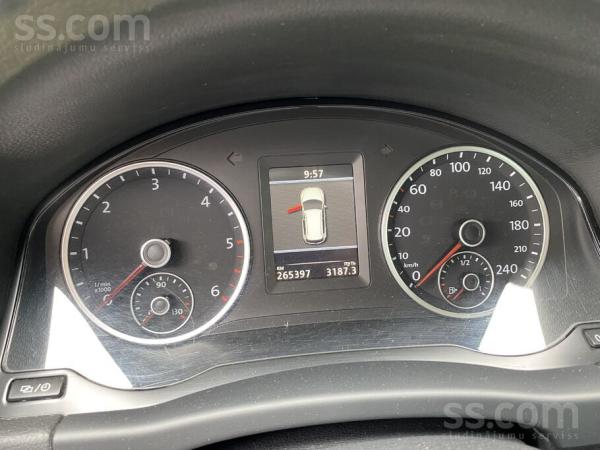 Black Volkswagen Tiguan 2014 in Aizkraukle, with an engine capacity of 2.00 L and mileage of 267 thousand km for 9550 €, photo 9 on AUTOMOTO.COM.LV
