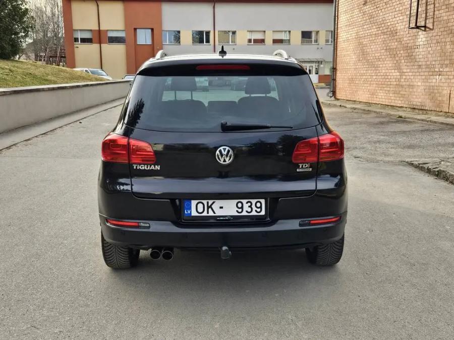 Melns Volkswagen Tiguan 2014 Jēkabpils, ar dzinēja tilpumu 2.00 L un nobraukumu 202 tūkst. km par 7150 €, foto 8 vietnē AUTOMOTO.COM.LV