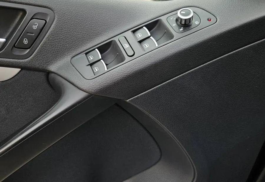 Melns Volkswagen Tiguan 2014 Jēkabpils, ar dzinēja tilpumu 2.00 L un nobraukumu 202 tūkst. km par 7150 €, foto 15 vietnē AUTOMOTO.COM.LV