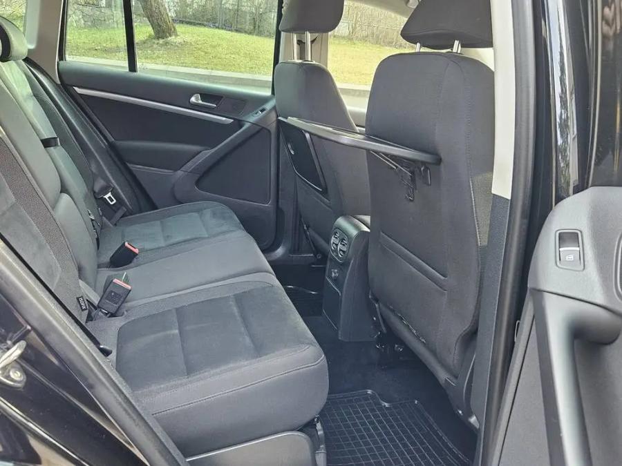 Melns Volkswagen Tiguan 2014 Jēkabpils, ar dzinēja tilpumu 2.00 L un nobraukumu 202 tūkst. km par 7150 €, foto 20 vietnē AUTOMOTO.COM.LV