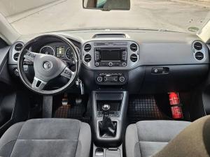Melns Volkswagen Tiguan 2014 Jēkabpils, ar dzinēja tilpumu 2.00 L un nobraukumu 202 tūkst. km par 7150 €, foto 21 vietnē AUTOMOTO.COM.LV
