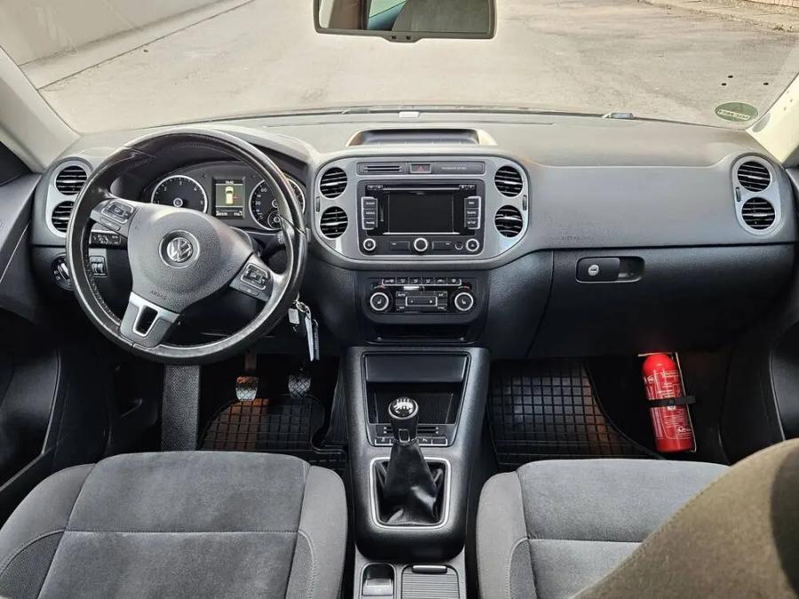 Melns Volkswagen Tiguan 2014 Jēkabpils, ar dzinēja tilpumu 2.00 L un nobraukumu 202 tūkst. km par 7150 €, foto 21 vietnē AUTOMOTO.COM.LV