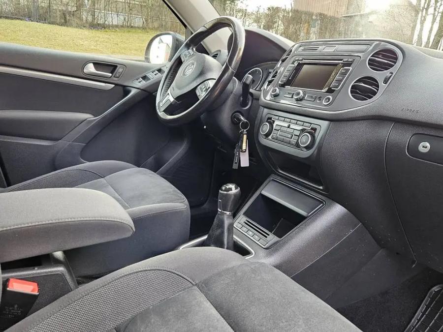 Melns Volkswagen Tiguan 2014 Jēkabpils, ar dzinēja tilpumu 2.00 L un nobraukumu 202 tūkst. km par 7150 €, foto 22 vietnē AUTOMOTO.COM.LV