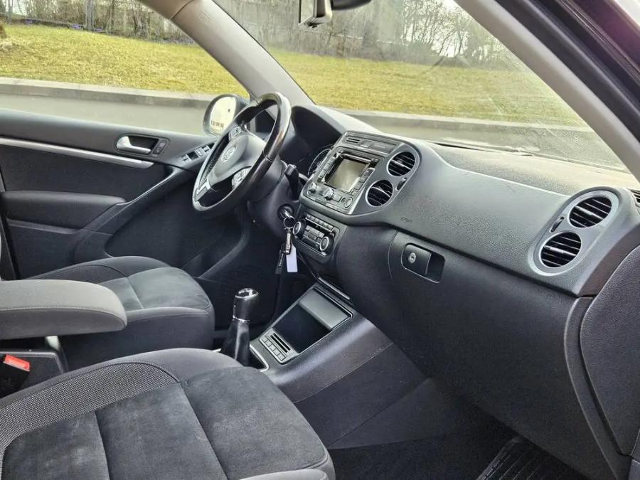 Melns Volkswagen Tiguan 2014 Jēkabpils, ar dzinēja tilpumu 2.00 L un nobraukumu 202 tūkst. km par 7150 €, foto 26 vietnē AUTOMOTO.COM.LV