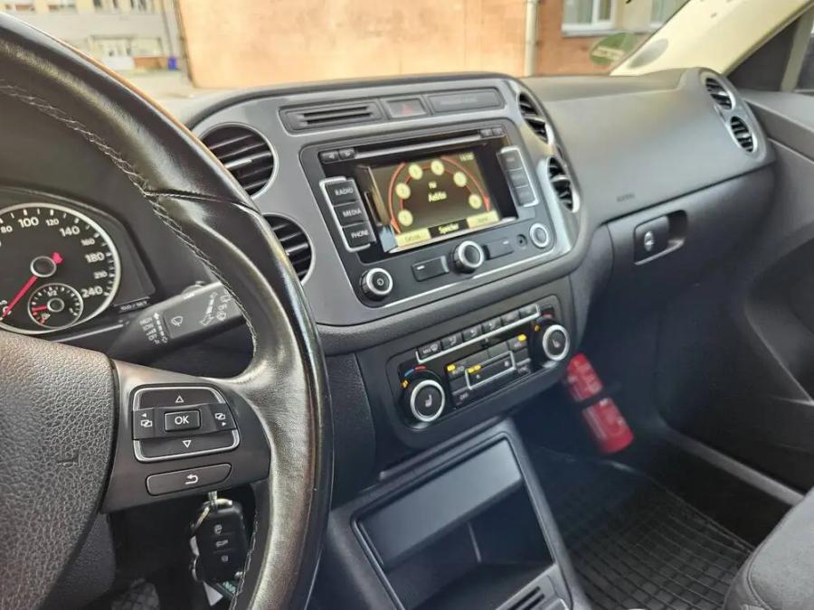 Melns Volkswagen Tiguan 2014 Jēkabpils, ar dzinēja tilpumu 2.00 L un nobraukumu 202 tūkst. km par 7150 €, foto 31 vietnē AUTOMOTO.COM.LV