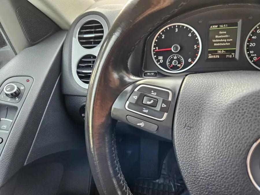 Melns Volkswagen Tiguan 2014 Jēkabpils, ar dzinēja tilpumu 2.00 L un nobraukumu 202 tūkst. km par 7150 €, foto 32 vietnē AUTOMOTO.COM.LV