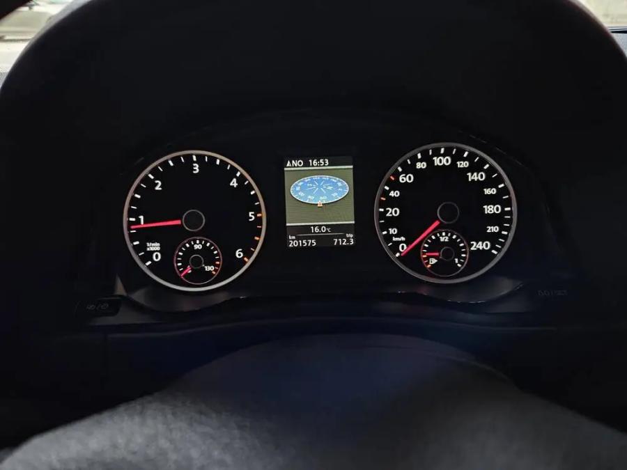 Melns Volkswagen Tiguan 2014 Jēkabpils, ar dzinēja tilpumu 2.00 L un nobraukumu 202 tūkst. km par 7150 €, foto 35 vietnē AUTOMOTO.COM.LV