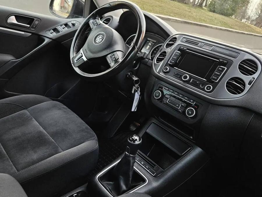 Melns Volkswagen Tiguan 2014 Jēkabpils, ar dzinēja tilpumu 2.00 L un nobraukumu 202 tūkst. km par 7150 €, foto 39 vietnē AUTOMOTO.COM.LV