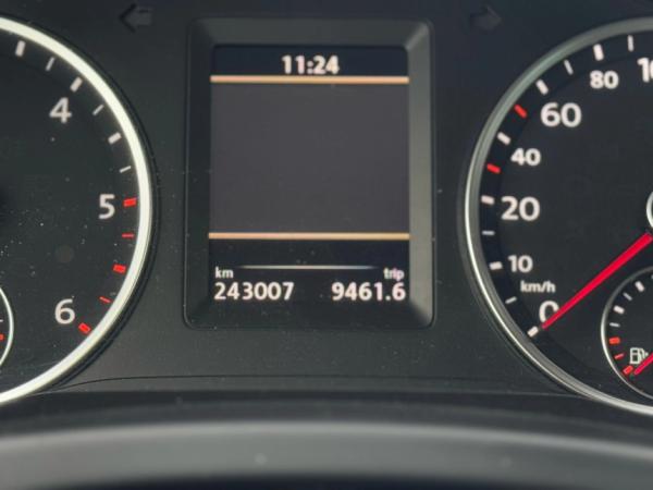 Melns Volkswagen Tiguan 2014 Rīga, ar dzinēja tilpumu 2.00 L un nobraukumu 243 tūkst. km par 11990 €, foto 6 vietnē AUTOMOTO.COM.LV