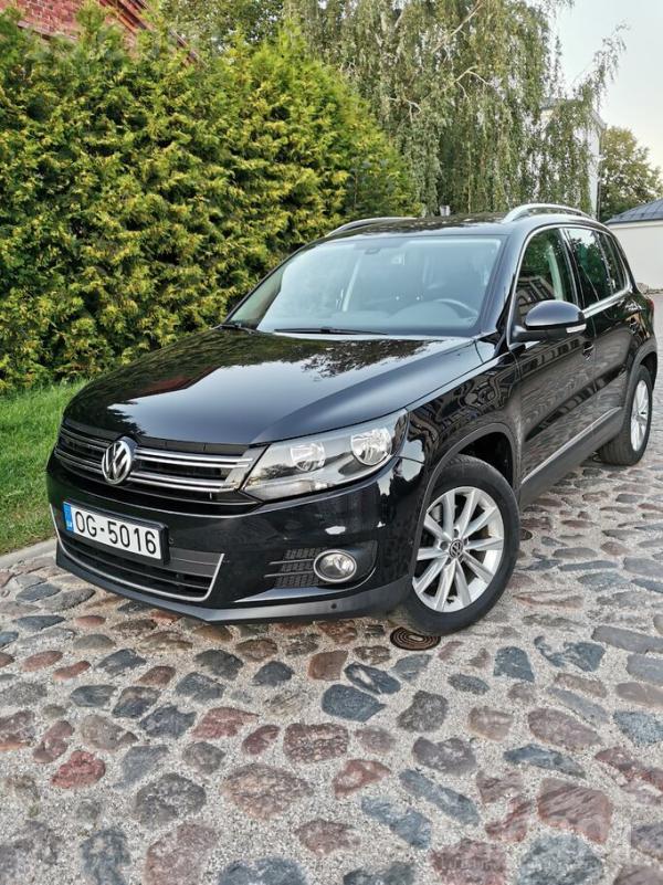 Melns Volkswagen Tiguan 2014 Liepāja, ar dzinēja tilpumu 2.00 L un nobraukumu 114 tūkst. km par 11400 €, foto 1 vietnē AUTOMOTO.COM.LV