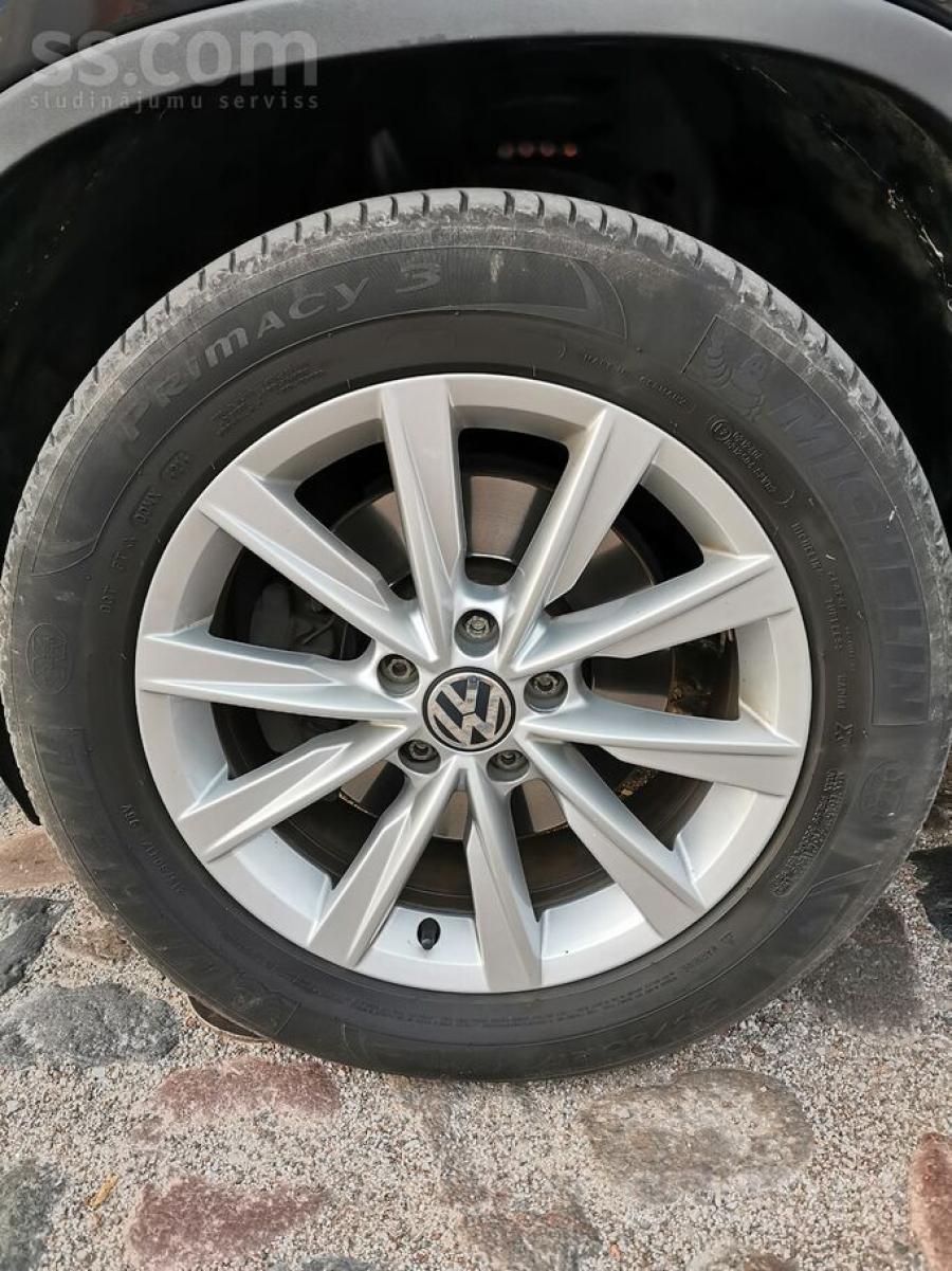 Melns Volkswagen Tiguan 2014 Liepāja, ar dzinēja tilpumu 2.00 L un nobraukumu 114 tūkst. km par 11400 €, foto 20 vietnē AUTOMOTO.COM.LV