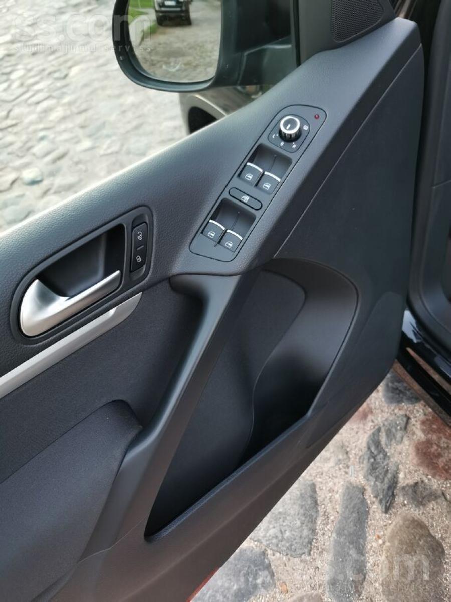 Melns Volkswagen Tiguan 2014 Liepāja, ar dzinēja tilpumu 2.00 L un nobraukumu 114 tūkst. km par 11400 €, foto 22 vietnē AUTOMOTO.COM.LV