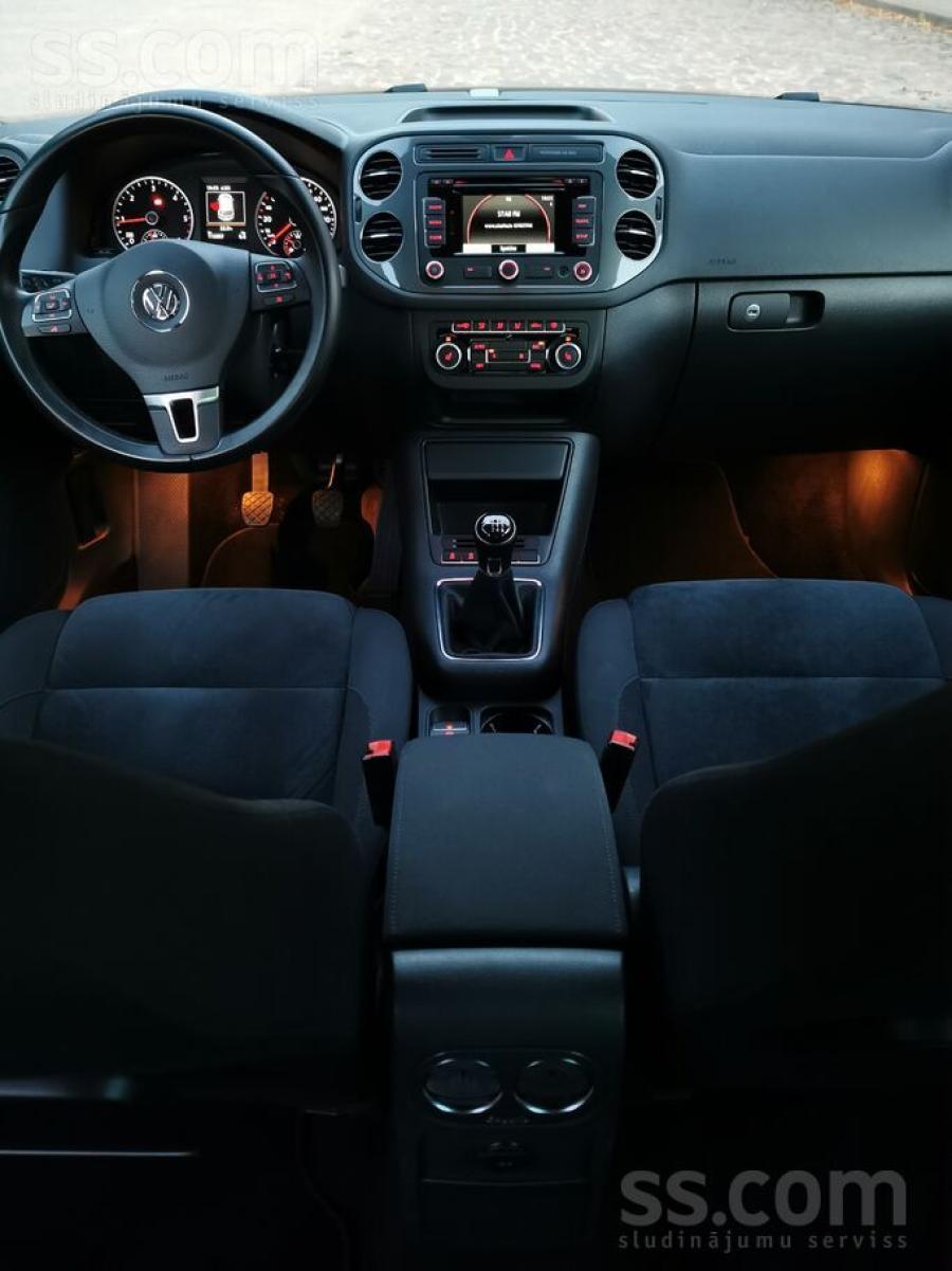 Melns Volkswagen Tiguan 2014 Liepāja, ar dzinēja tilpumu 2.00 L un nobraukumu 114 tūkst. km par 11400 €, foto 23 vietnē AUTOMOTO.COM.LV