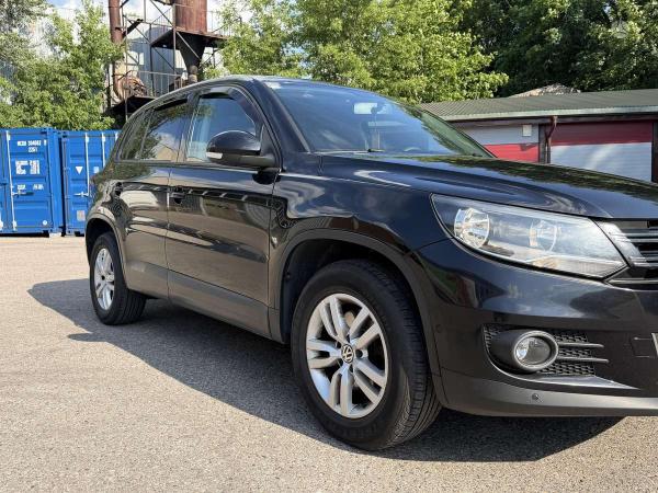 Black Volkswagen Tiguan 2014 in Vilnius, with an engine capacity of 1.98 L and mileage of 191 thousand km for 8790 €, photo 3 on AUTOMOTO.COM.LV