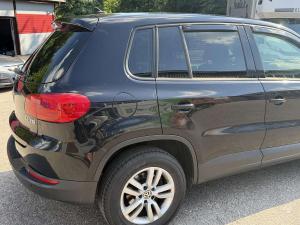 Melns Volkswagen Tiguan 2014 Viļņa, ar dzinēja tilpumu 1.98 L un nobraukumu 191 tūkst. km par 8790 €, foto 6 vietnē AUTOMOTO.COM.LV