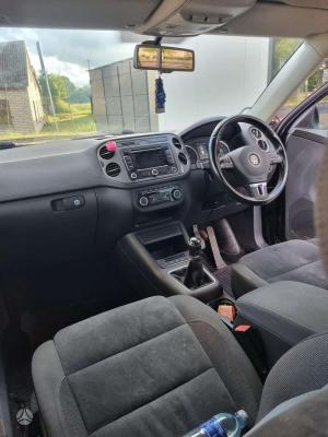 Black Volkswagen Tiguan 2014 in Taurage, with an engine capacity of 1.97 L and mileage of 153 thousand km for 2400 €, photo 4 on AUTOMOTO.COM.LV