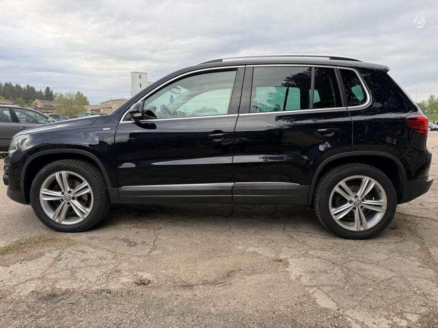 Black Volkswagen Tiguan 2014 in Utena, with an engine capacity of 2.00 L and mileage of 270 thousand km for 9300 €, photo 3 on AUTOMOTO.COM.LV