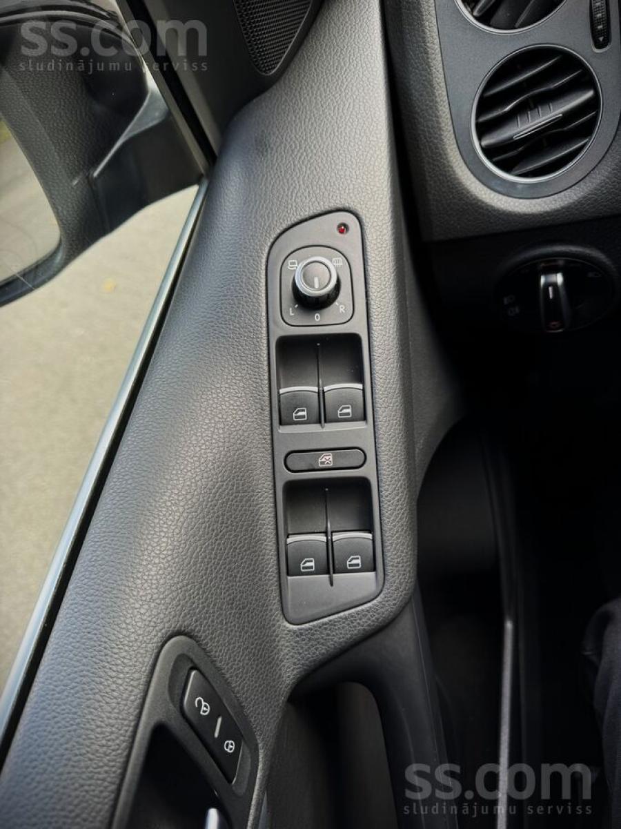 Melns Volkswagen Tiguan 2014 Jūrmala, ar dzinēja tilpumu 2.00 L un nobraukumu 266 tūkst. km par 9950 €, foto 28 vietnē AUTOMOTO.COM.LV