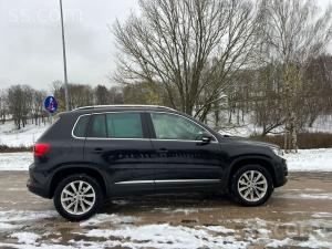 Black Volkswagen Tiguan 2015 in Rezekne, with an engine capacity of 2.00 L and mileage of 0 thousand km for 11390 €, photo 4 on AUTOMOTO.COM.LV