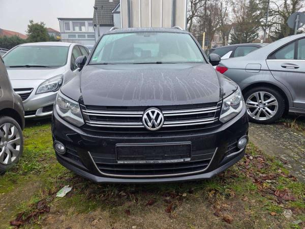 Black Volkswagen Tiguan 2015 in Radviliskis, with an engine capacity of 1.97 L and mileage of 210 thousand km for 9500 €, photo 2 on AUTOMOTO.COM.LV