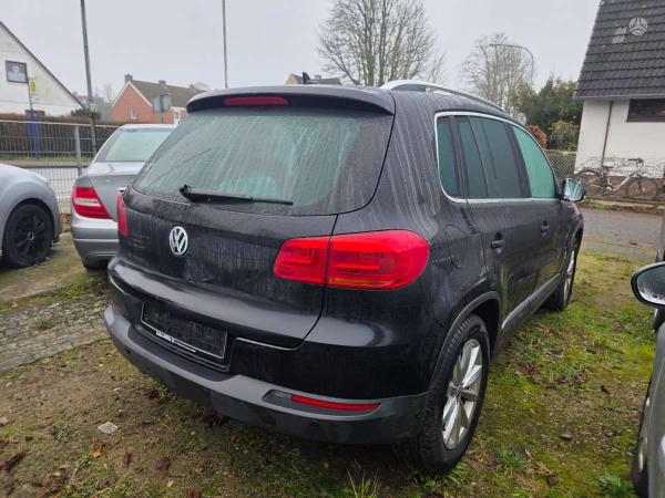 Black Volkswagen Tiguan 2015 in Radviliskis, with an engine capacity of 1.97 L and mileage of 210 thousand km for 9500 €, photo 3 on AUTOMOTO.COM.LV