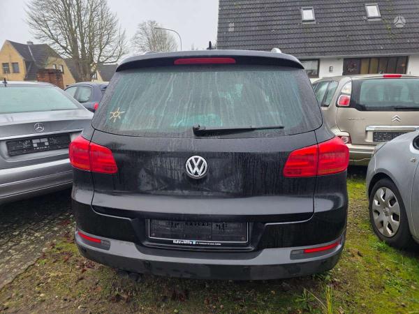Black Volkswagen Tiguan 2015 in Radviliskis, with an engine capacity of 1.97 L and mileage of 210 thousand km for 9500 €, photo 4 on AUTOMOTO.COM.LV