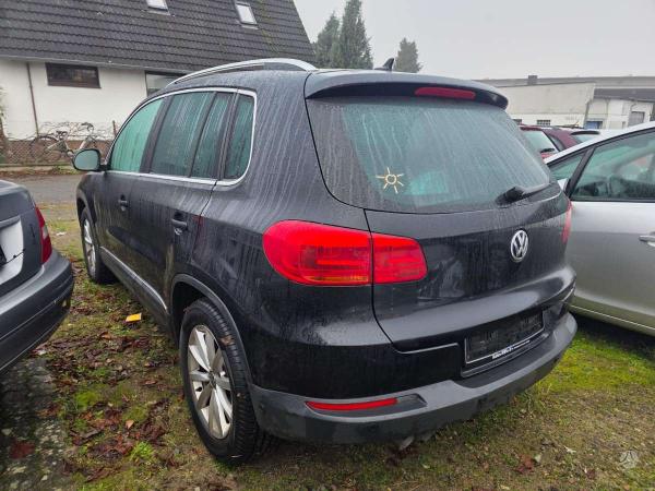 Black Volkswagen Tiguan 2015 in Radviliskis, with an engine capacity of 1.97 L and mileage of 210 thousand km for 9500 €, photo 5 on AUTOMOTO.COM.LV