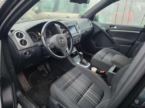 Black Volkswagen Tiguan 2015 in Radviliskis, with an engine capacity of 1.97 L and mileage of 210 thousand km for 9500 €, photo 6 on AUTOMOTO.COM.LV