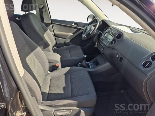 Melns Volkswagen Tiguan 2015 Rīga, ar dzinēja tilpumu 1.40 L un nobraukumu 175 tūkst. km par 8400 €, foto 6 vietnē AUTOMOTO.COM.LV
