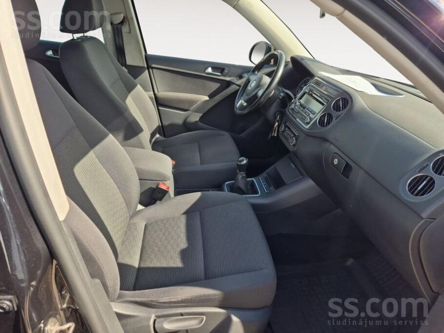 Melns Volkswagen Tiguan 2015 Rīga, ar dzinēja tilpumu 1.40 L un nobraukumu 175 tūkst. km par 8400 €, foto 6 vietnē AUTOMOTO.COM.LV