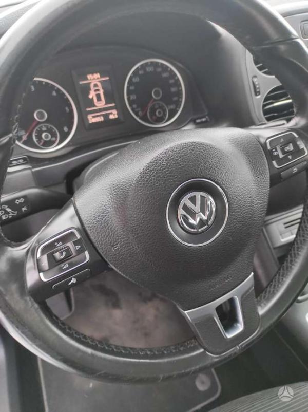 Black Volkswagen Tiguan 2015 in Kaunas, with an engine capacity of 2.00 L and mileage of 240 thousand km for 8950 €, photo 3 on AUTOMOTO.COM.LV