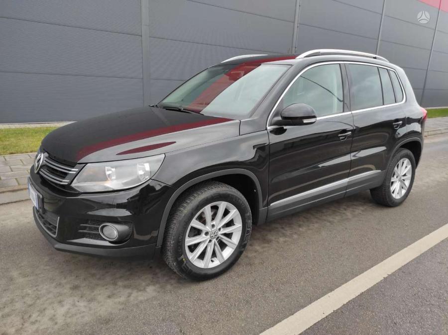 Melns Volkswagen Tiguan 2015 Panevēža, ar dzinēja tilpumu 1.97 L un nobraukumu 327 tūkst. km par 9000 €, foto 1 vietnē AUTOMOTO.COM.LV