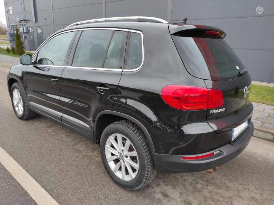 Melns Volkswagen Tiguan 2015 Panevēža, ar dzinēja tilpumu 1.97 L un nobraukumu 327 tūkst. km par 9000 €, foto 12 vietnē AUTOMOTO.COM.LV