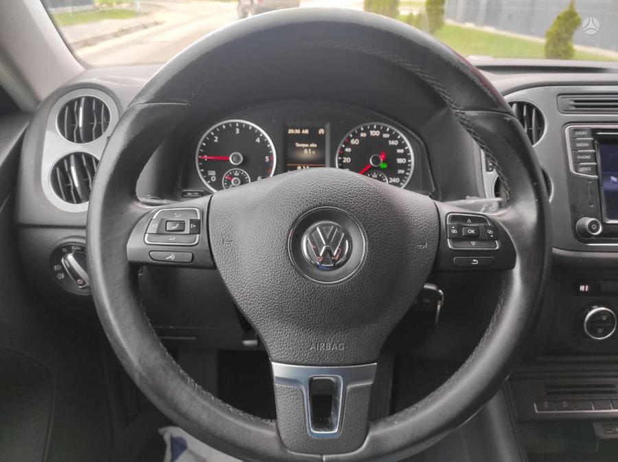 Melns Volkswagen Tiguan 2015 Panevēža, ar dzinēja tilpumu 1.97 L un nobraukumu 327 tūkst. km par 9000 €, foto 25 vietnē AUTOMOTO.COM.LV