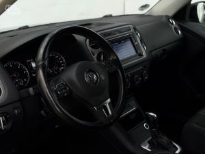 Melns Volkswagen Tiguan 2015 Avižieniai, ar dzinēja tilpumu 2.00 L un nobraukumu 259 tūkst. km par 10690 €, foto 9 vietnē AUTOMOTO.COM.LV