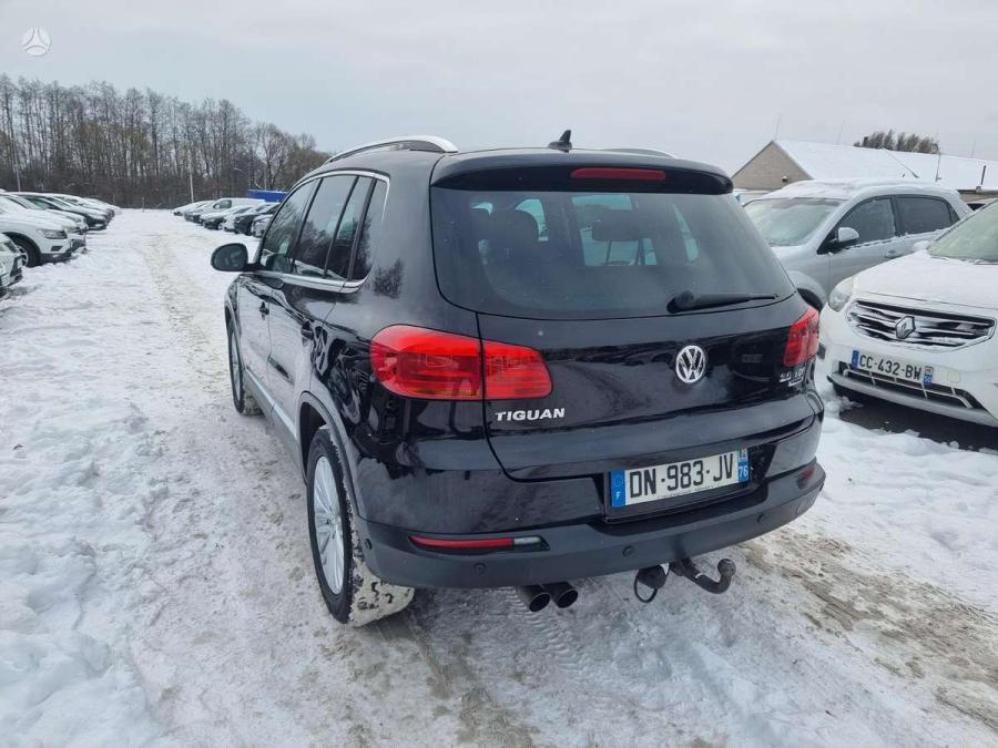 Melns Volkswagen Tiguan 2015 Tauragė, ar dzinēja tilpumu 1.97 L un nobraukumu 232 tūkst. km par 8700 €, foto 4 vietnē AUTOMOTO.COM.LV