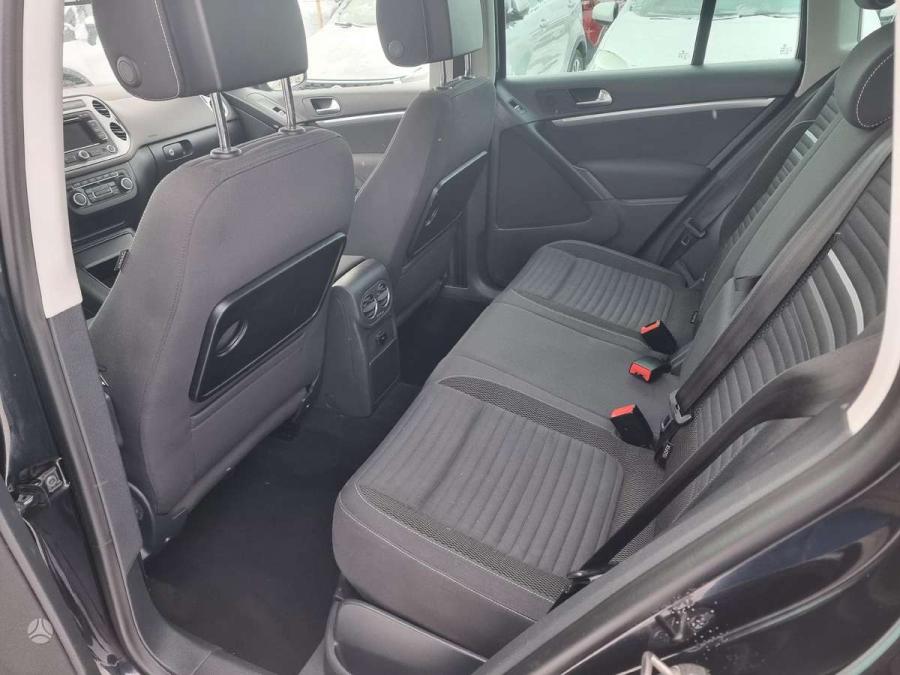 Melns Volkswagen Tiguan 2015 Tauragė, ar dzinēja tilpumu 1.97 L un nobraukumu 232 tūkst. km par 8700 €, foto 6 vietnē AUTOMOTO.COM.LV
