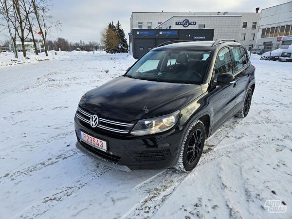 Melns Volkswagen Tiguan 2015 Panevēža, ar dzinēja tilpumu 2.00 L un nobraukumu 232 tūkst. km par 7500 €, foto 1 vietnē AUTOMOTO.COM.LV