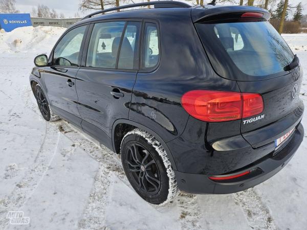 Melns Volkswagen Tiguan 2015 Panevēža, ar dzinēja tilpumu 2.00 L un nobraukumu 232 tūkst. km par 7500 €, foto 3 vietnē AUTOMOTO.COM.LV