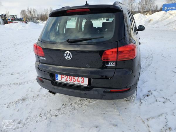 Melns Volkswagen Tiguan 2015 Panevēža, ar dzinēja tilpumu 2.00 L un nobraukumu 232 tūkst. km par 7500 €, foto 4 vietnē AUTOMOTO.COM.LV