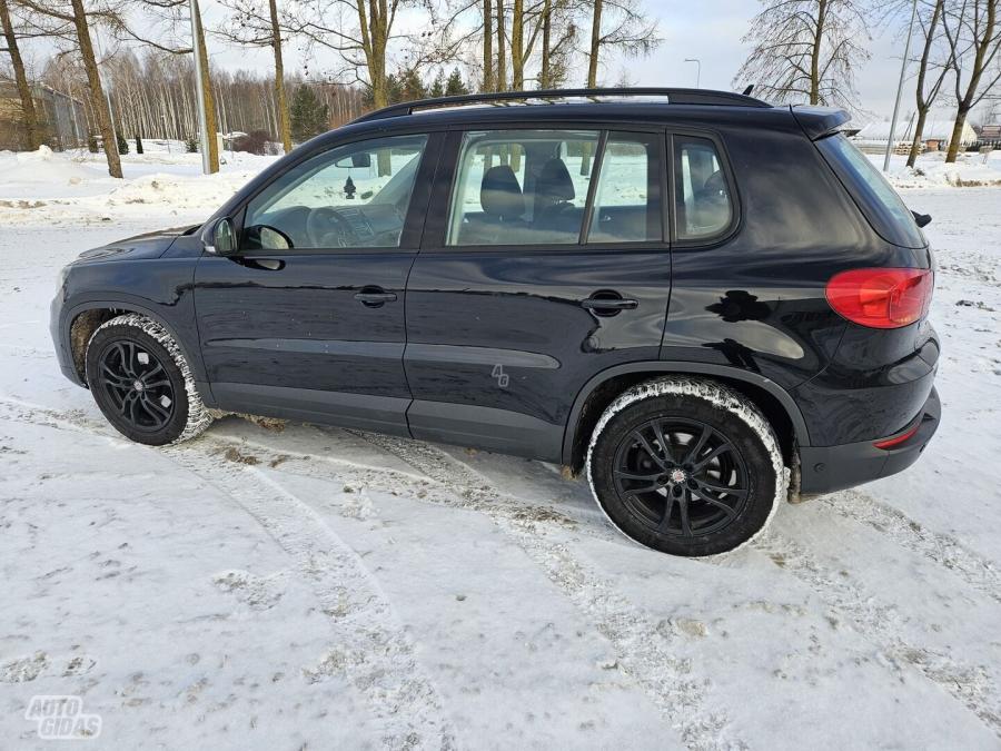 Black Volkswagen Tiguan 2015 in Panevezys, with an engine capacity of 2.00 L and mileage of 232 thousand km for 7500 €, photo 5 on AUTOMOTO.COM.LV