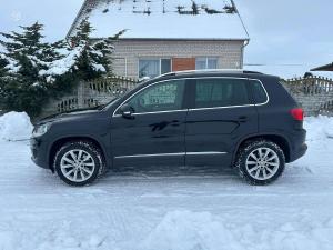 Black Volkswagen Tiguan 2015 in Kaunas, with an engine capacity of 1.97 L and mileage of 260 thousand km for 9999 €, photo 3 on AUTOMOTO.COM.LV