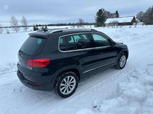 Black Volkswagen Tiguan 2015 in Kaunas, with an engine capacity of 1.97 L and mileage of 260 thousand km for 9999 €, photo 4 on AUTOMOTO.COM.LV